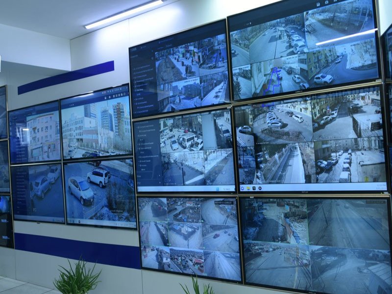 Хүүхэд хутгалж дээрмийн гэмт хэрэг үйлдсэн хэргийг камерын хяналтаар илрүүллээ